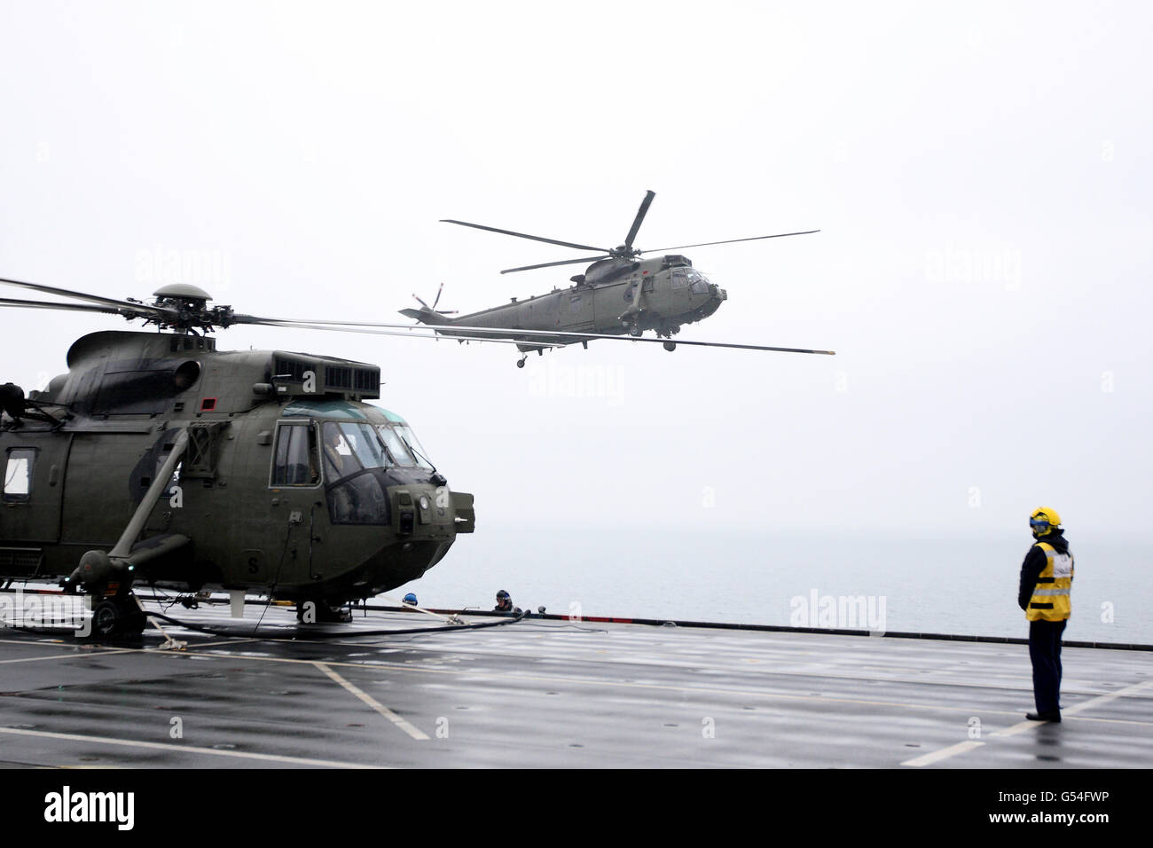Security on flight hi-res stock photography and images - Alamy