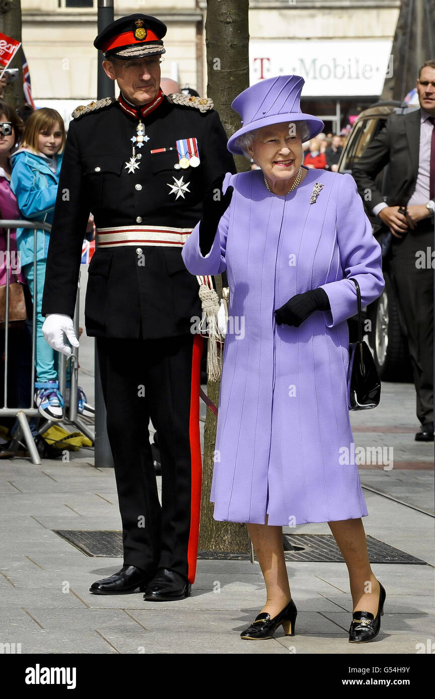 Queen elizabeth ii during a visit to exeter city centre hi-res stock ...