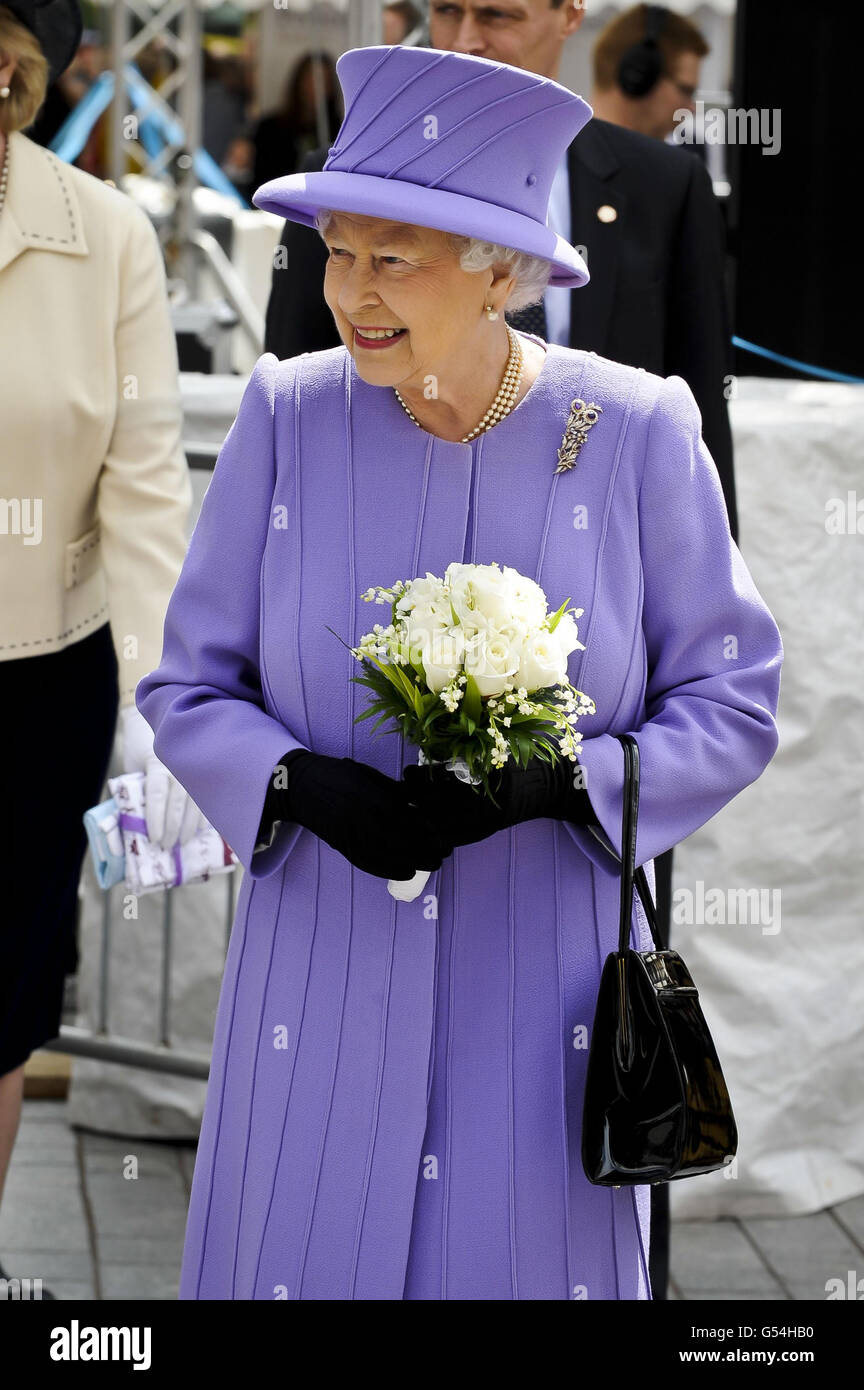 Queen Elizabeth II during a visit to Exeter city centre Stock Photo - Alamy