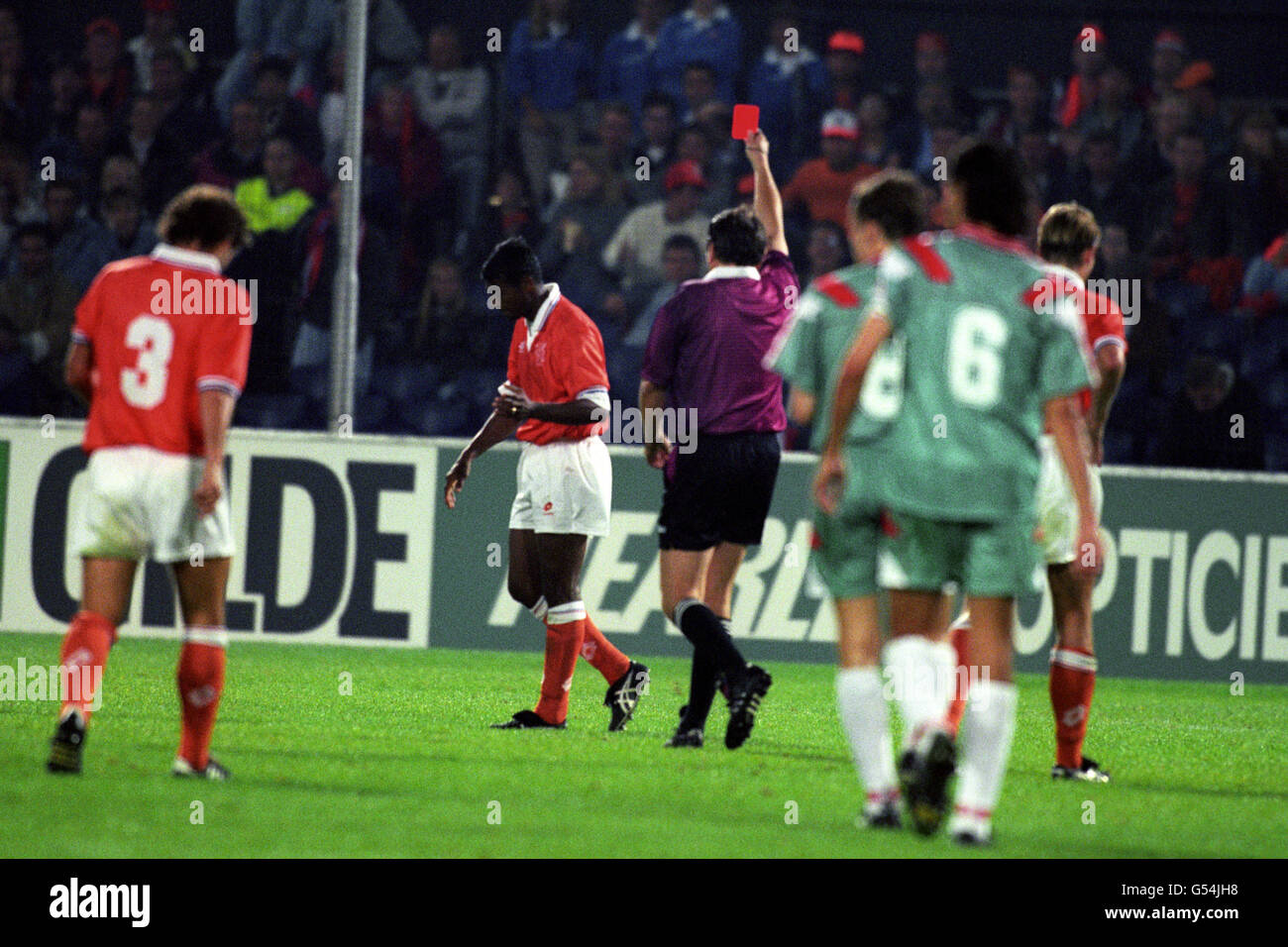 Soccer - UEFA Euro 1996 qualifying Group 5 - Netherlands v Belarus - De ...