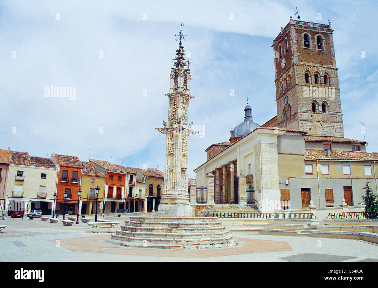 Gothic pillory and Main Square. Villalon de Campos, Valladolid province ...
