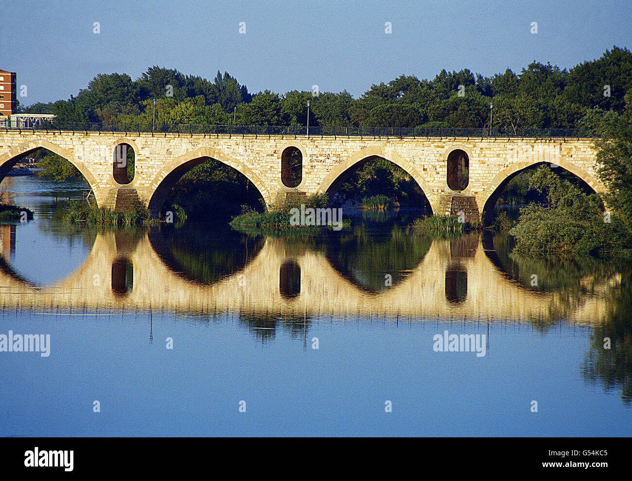 Medieval bridge over river Duero and its reflection on water. Zamora ...
