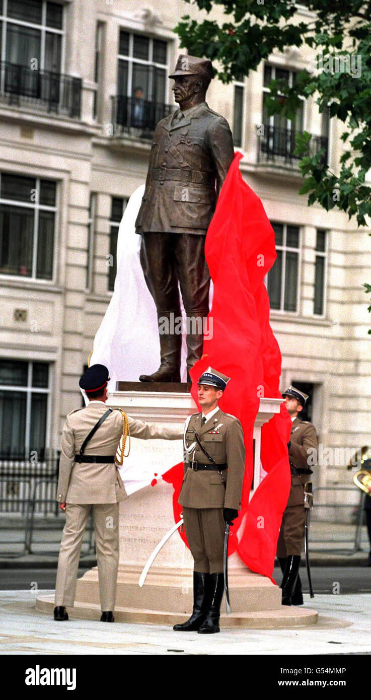 Polish statue Sikorski Duke of Kent Stock Photo - Alamy