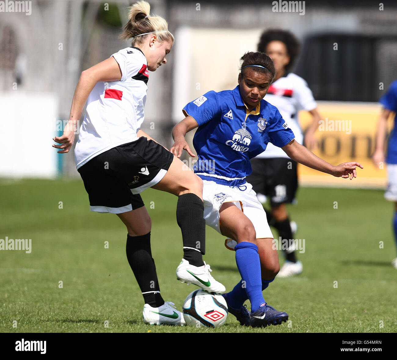 Everton's Nikita Parris and Lincoln's Rachel Daley (left Stock Photo ...