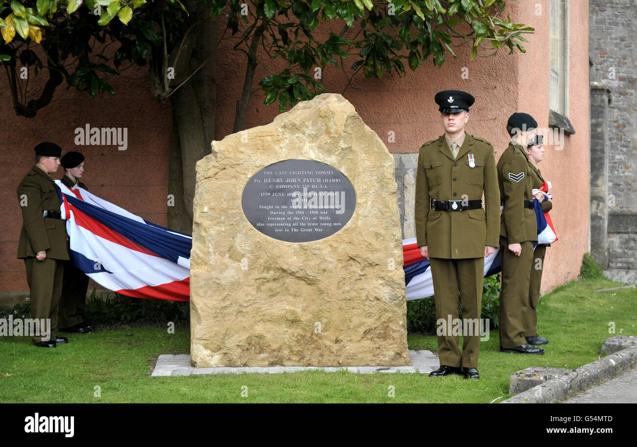 Rifleman benjamin cox 6 rifles front right local cadets hi-res stock ...