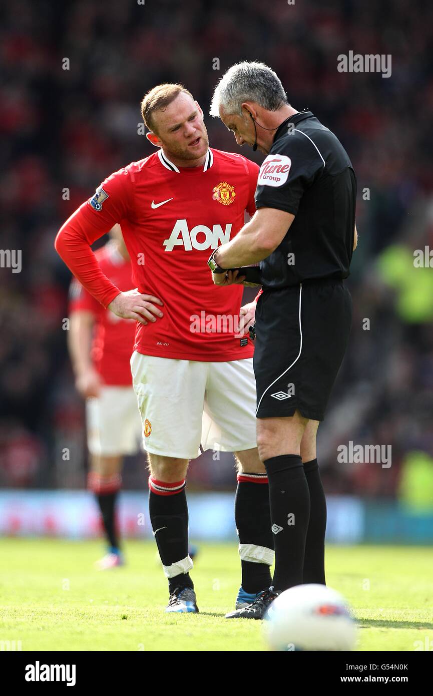 Manchester United's Wayne Rooney (left) receives his first booking of ...