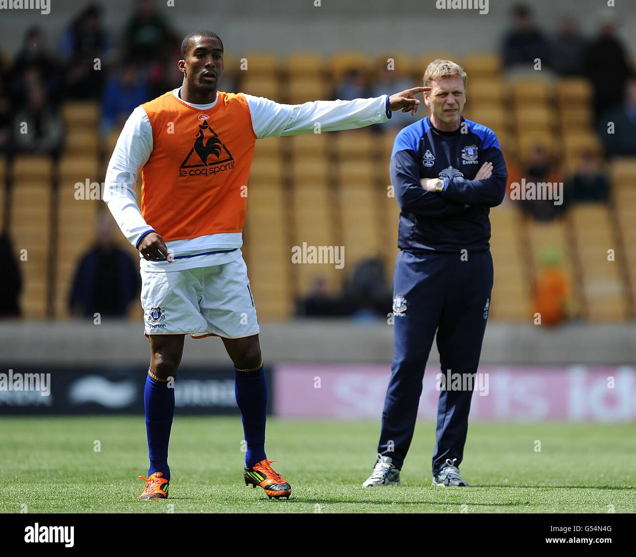 Evertona sylvain distin left manager david moyes prior to kick off hi ...
