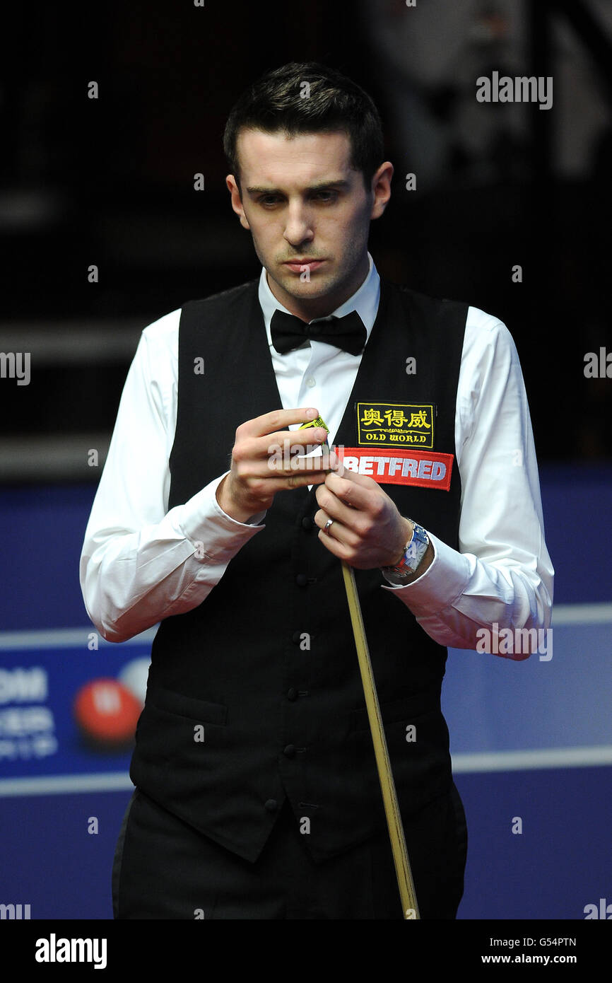 Snooker half length mid top ampics hi-res stock photography and images ...