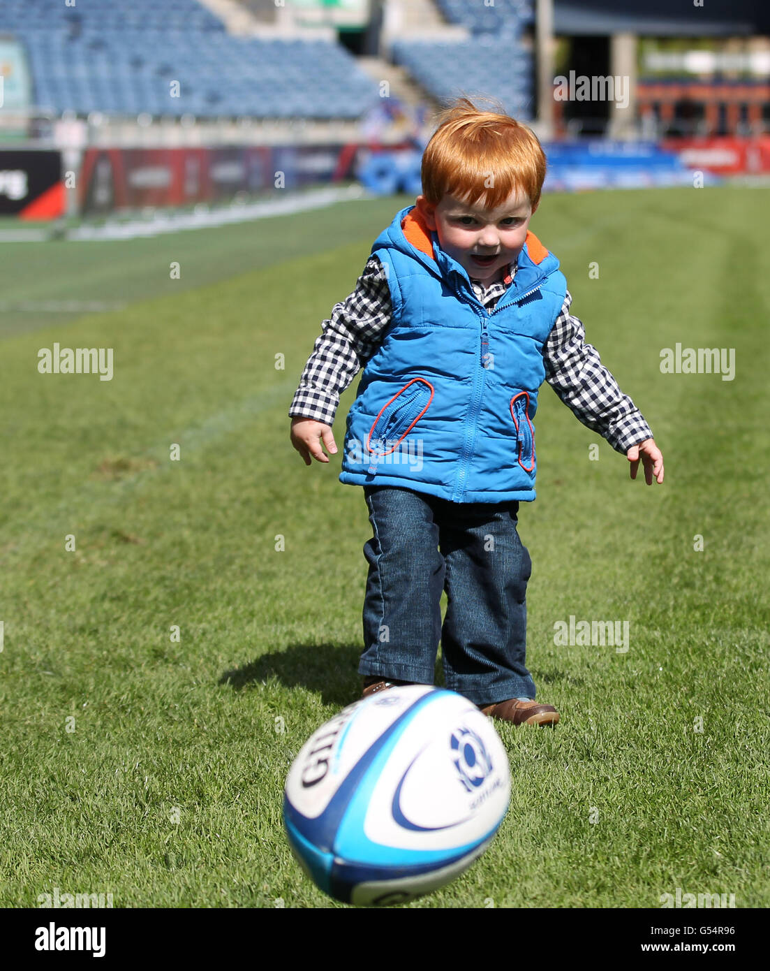 Chris Paterson pictured with Lachlan Milne (great grandson of John ...