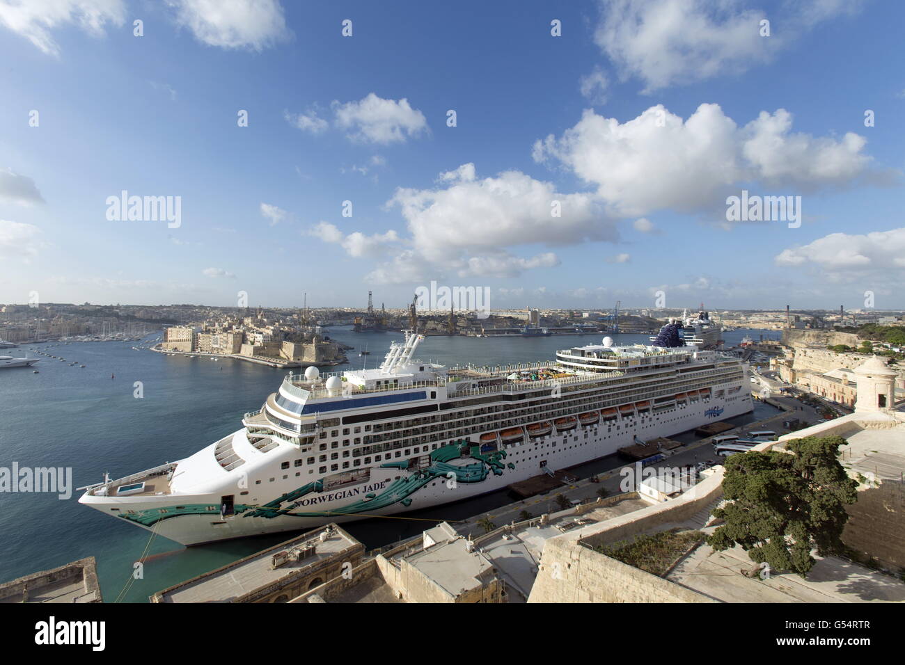 A cruise ship at the waterfront in the harbour of Valletta, the capital ...