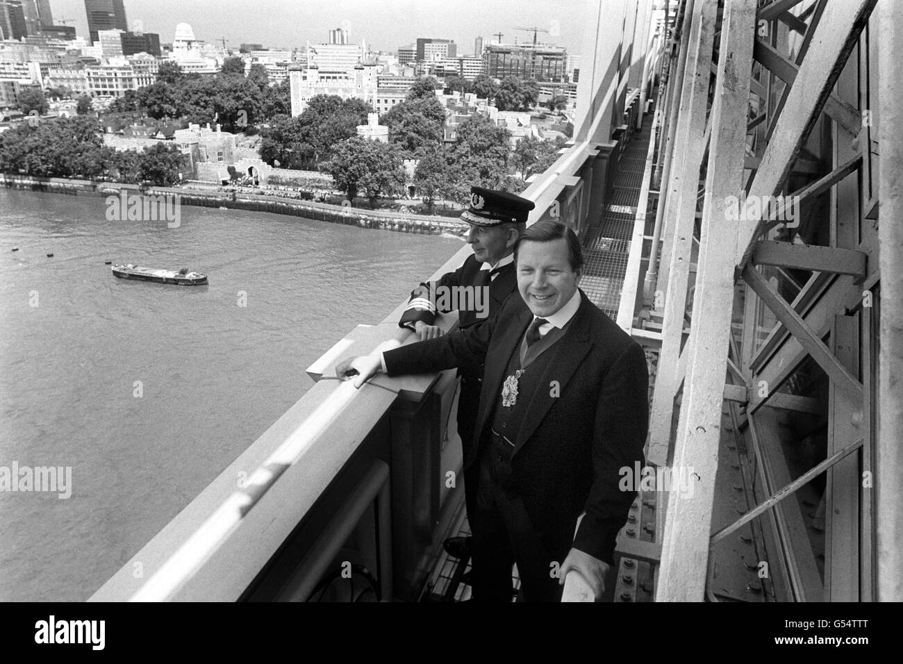 Pedestrian walkways tower bridge High Resolution Stock Photography and ...