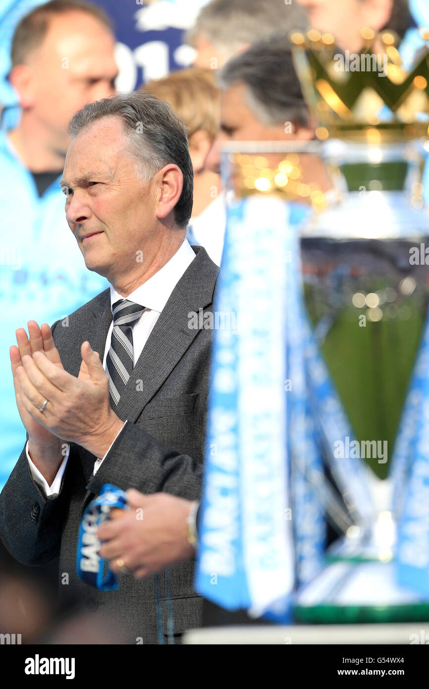Chief executive fa premier league hi-res stock photography and images ...