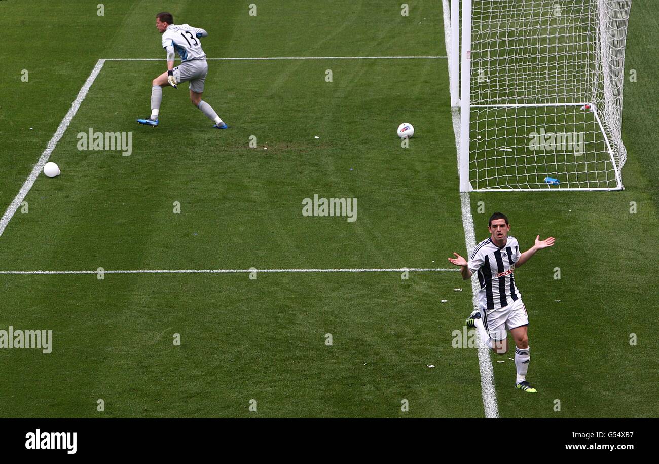 West Bromwich Albion's Graham Dorrans celebrates scoring his side's ...