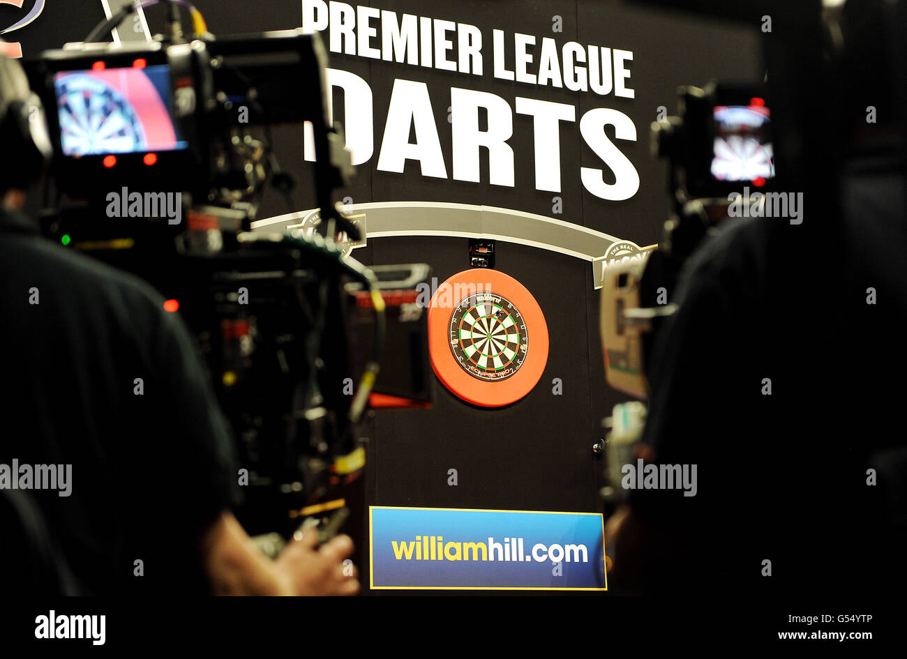 Darts - McCoy's Premier League Darts - O2 Arena Stock Photo - Alamy