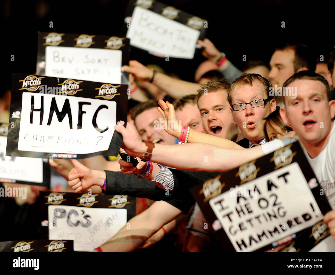 Darts - McCoy's Premier League Darts - O2 Arena Stock Photo - Alamy