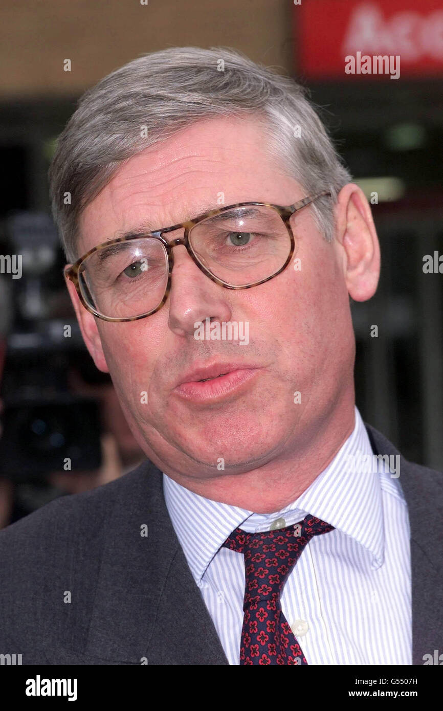 Chief executive of gner visits the queen elizabeth ii hospital hi-res ...