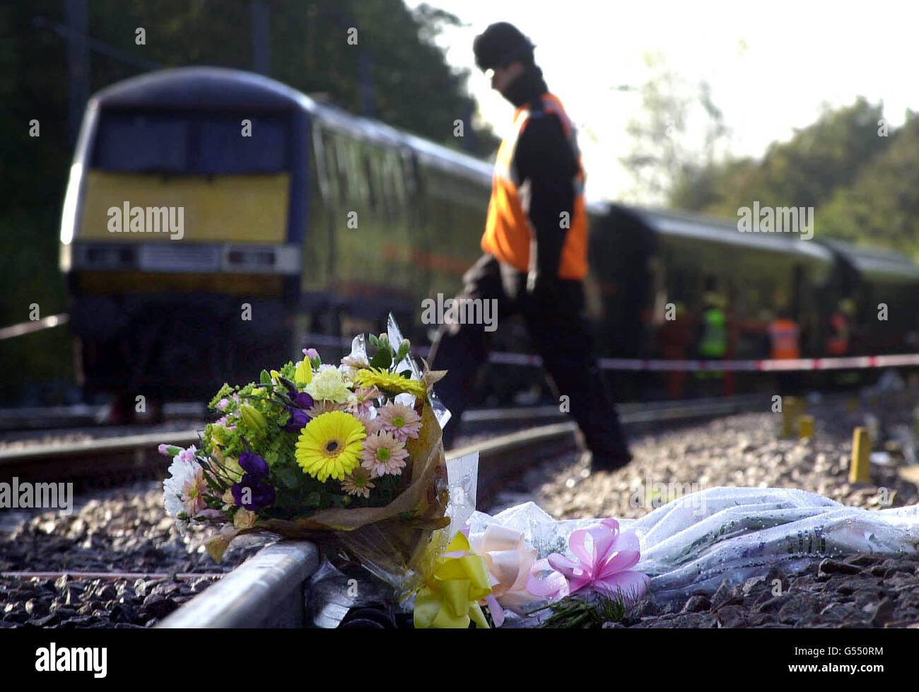Hatfield train crash 2000 hi-res stock photography and images - Alamy