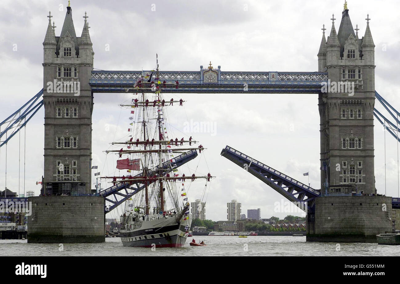 The sail training ship stavros niarchos glides through tower bridge hi ...