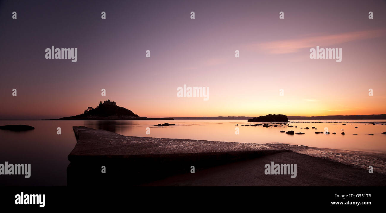 The Iconic St.Michaels Mount in Mounts Bay at sunset and dusk Stock ...