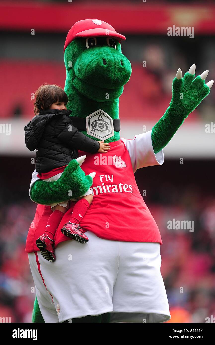 Arsenal mascot gunnersaurus hi-res stock photography and images - Alamy