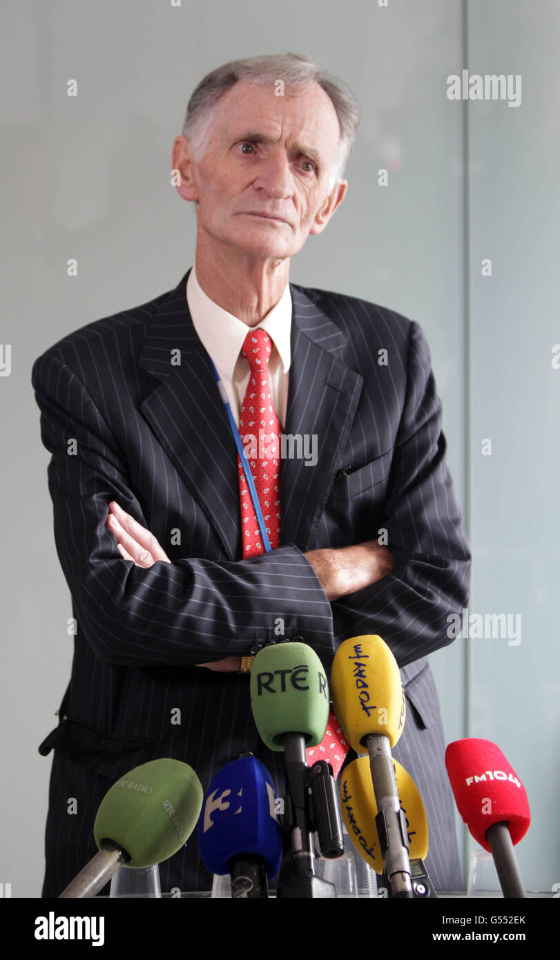 Father kevin reynolds hi-res stock photography and images - Alamy