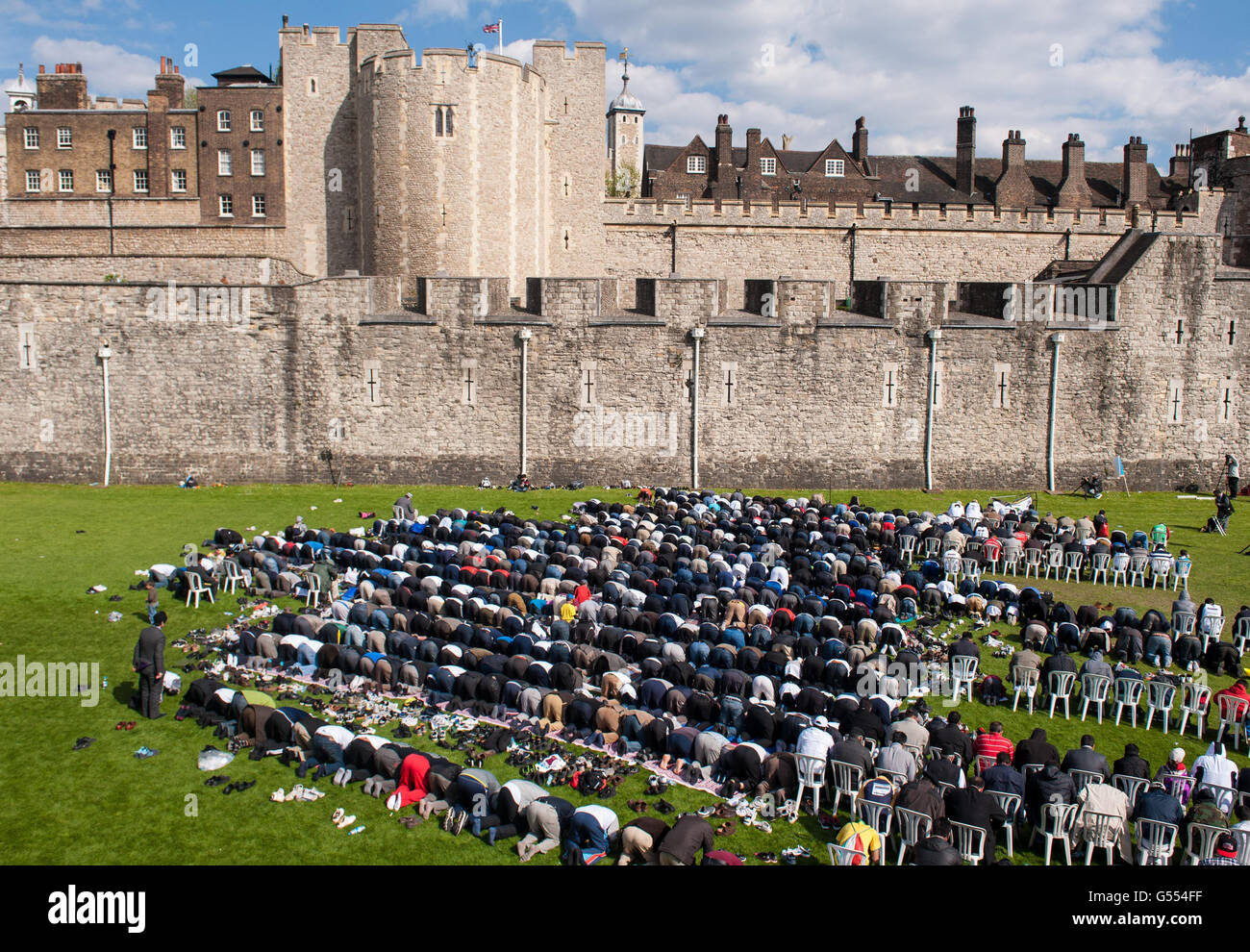 Muslims take part in afternoon prayers following the the closing ...