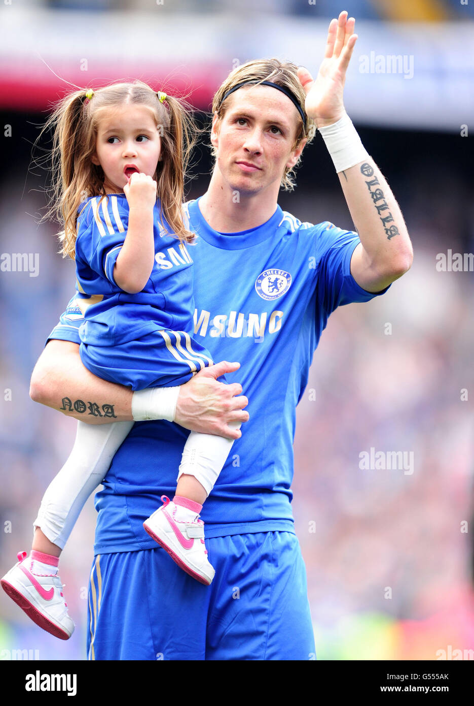 Stamford bridge game crowd hi-res stock photography and images - Alamy