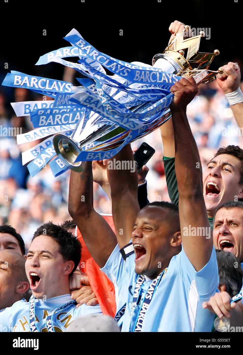 Manchester city captain vincent kompany lifts premier league trophy hi ...