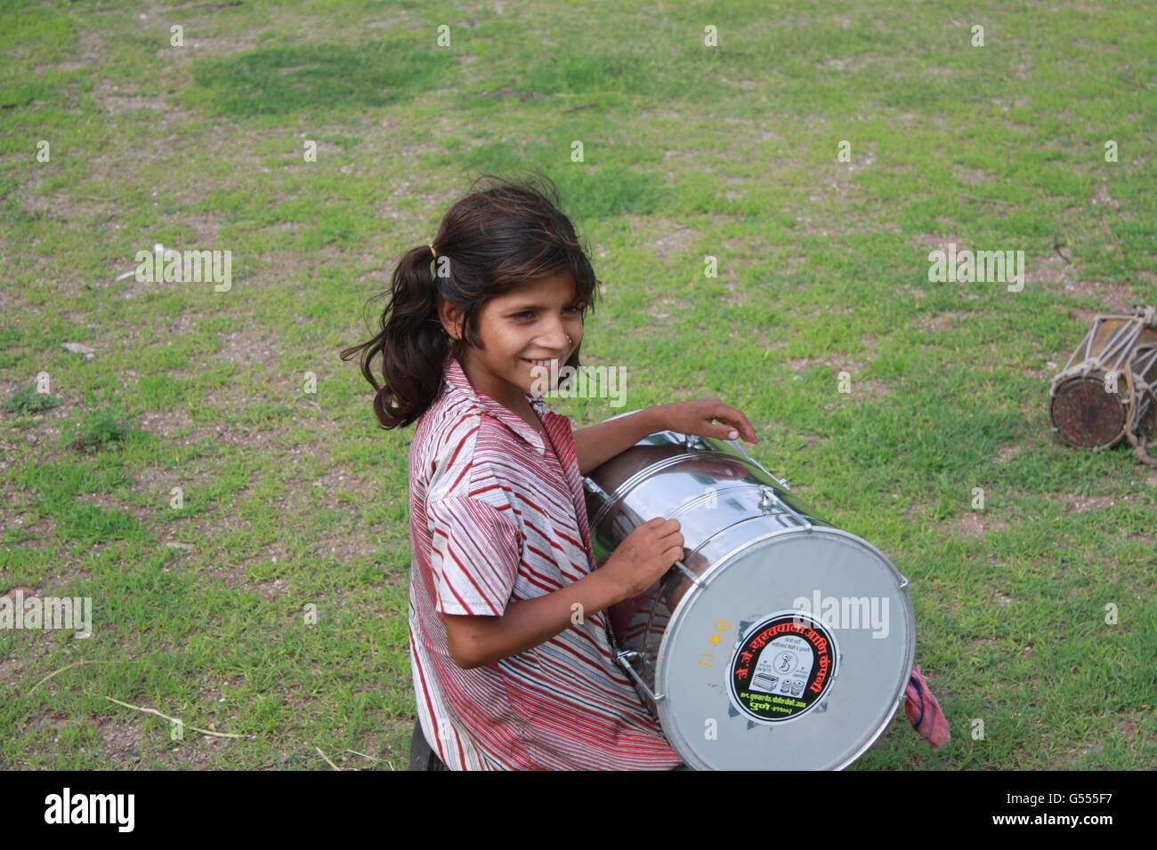 Poor Indian Drummer Girl Stock Photo - Alamy