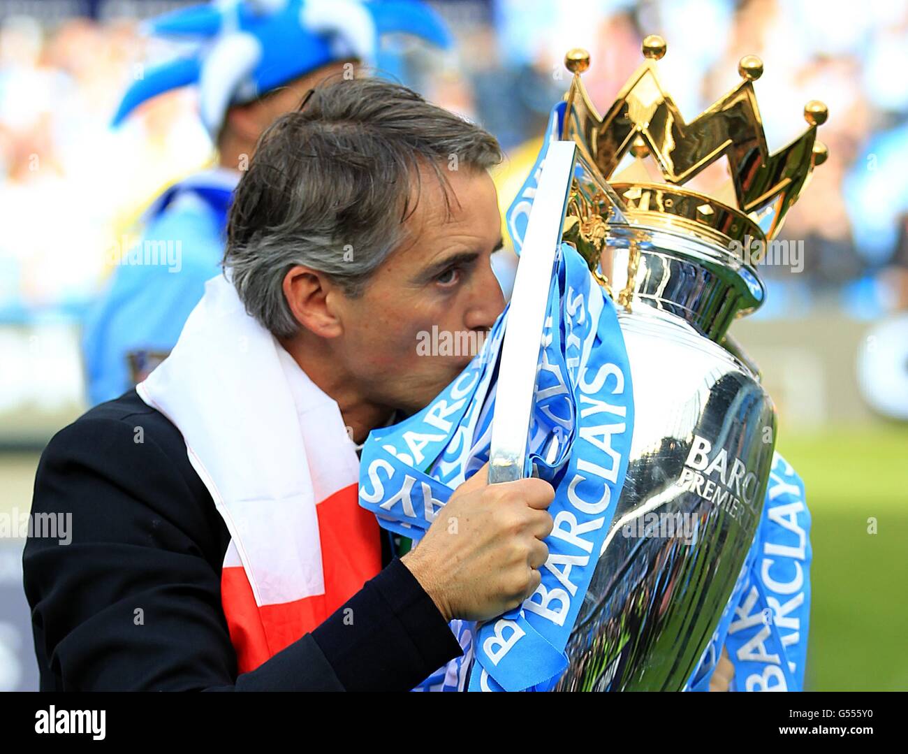Roberto mancini manchester city trophy hi-res stock photography and ...