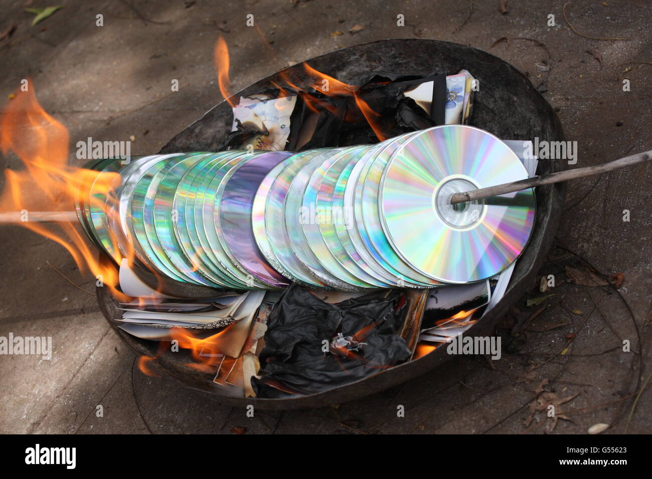 Burning cds hi-res stock photography and images - Alamy