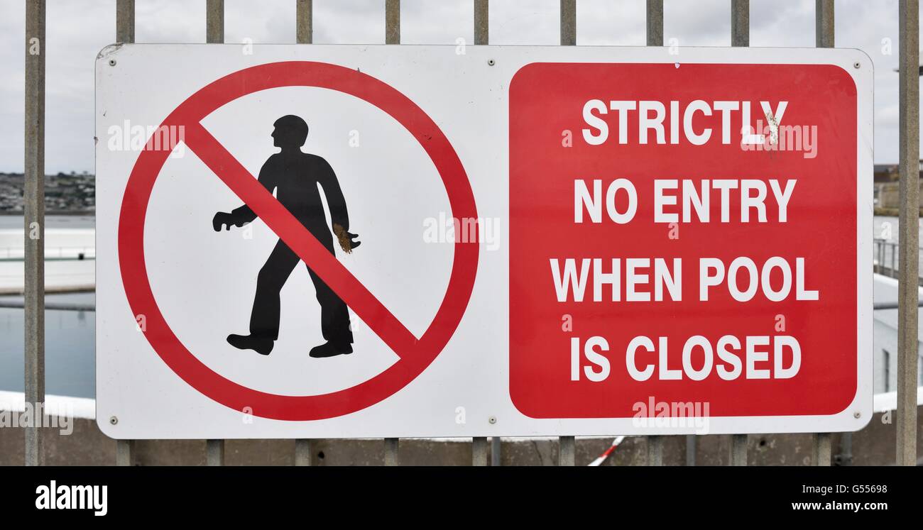 No entry when pool is closed sign Stock Photo - Alamy