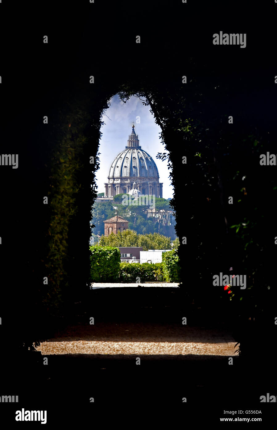 Keyhole garden hi-res stock photography and images - Alamy