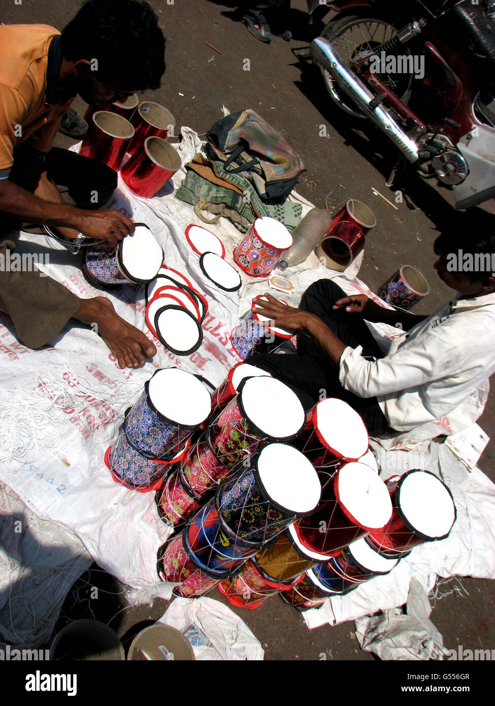 'Poor Drum seller in his streetside Indian shop Stock Photo - Alamy