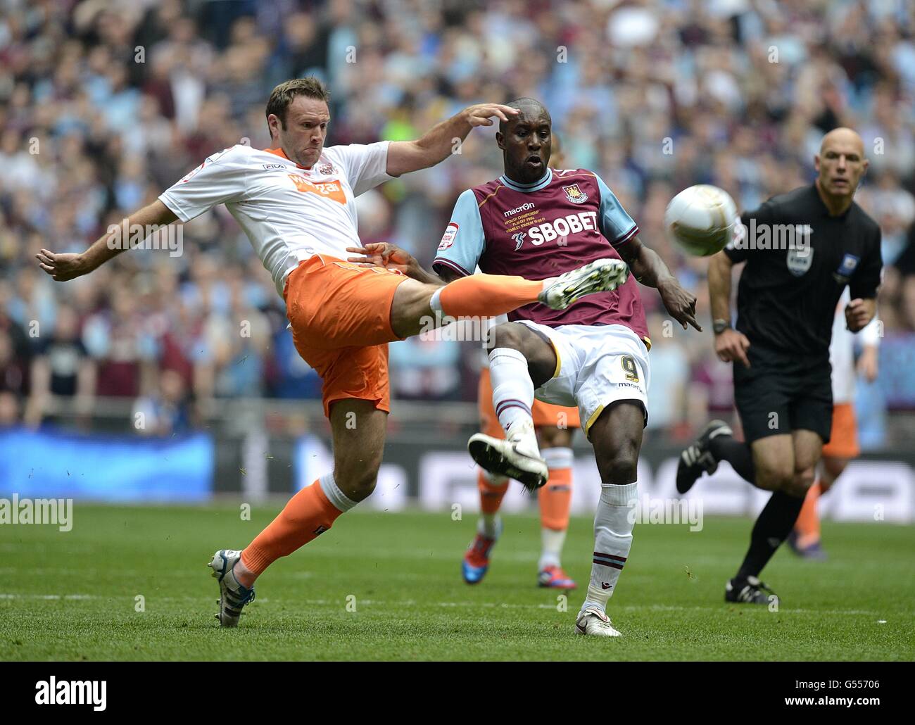 Left right blackpools ian evatt hi-res stock photography and images - Alamy