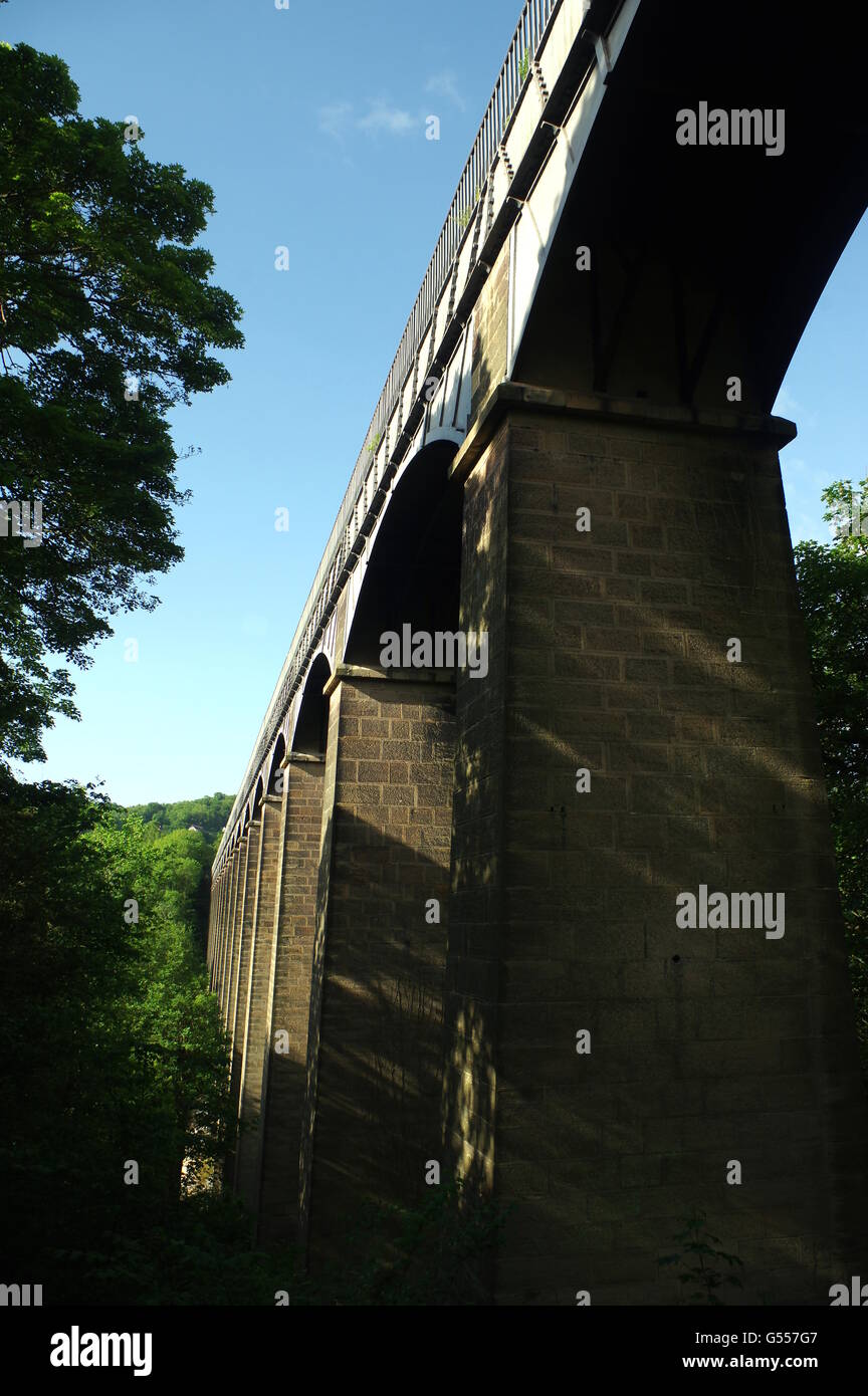 Stone and cast iron aqueduct hi-res stock photography and images - Alamy