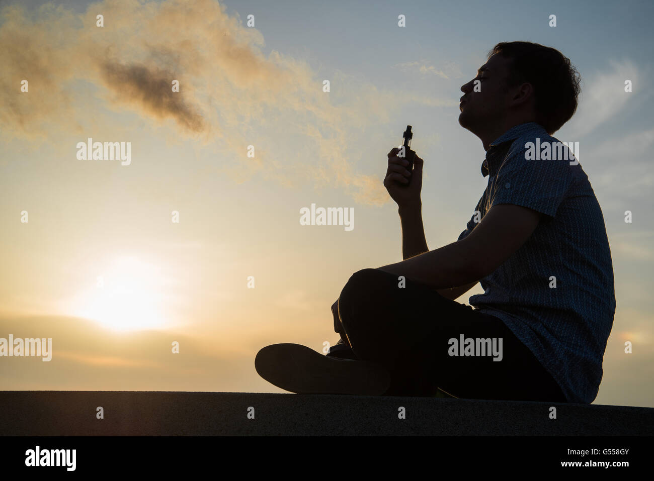 Vaping sunset silhouette hi-res stock photography and images - Alamy