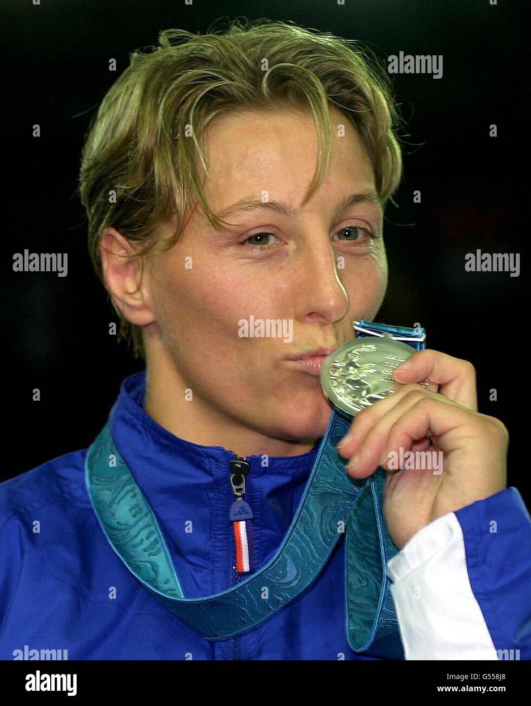 Great Britain's Kate Howey kisses the Silver Medal she won in the Women ...