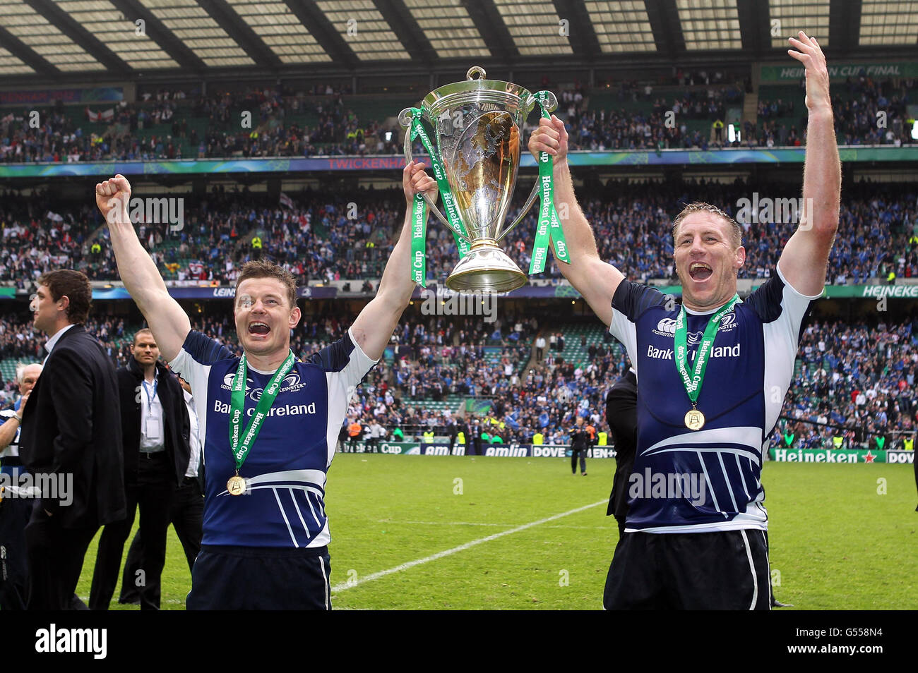Rugbyu mid length half trophy celebrate celebrating hi-res stock ...