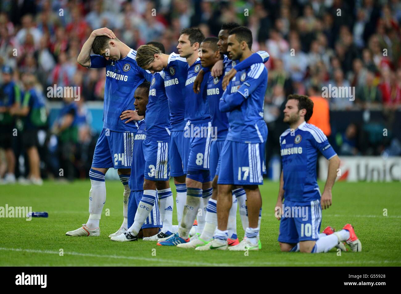 Chelsea players appear dejected after Juan Mata (right) misses their ...