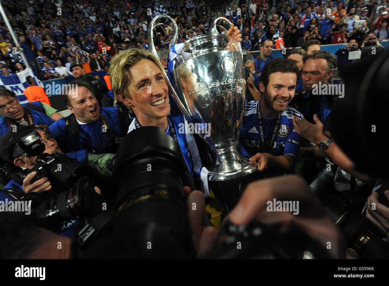 Fernando torres champions league trophy hi-res stock photography and ...