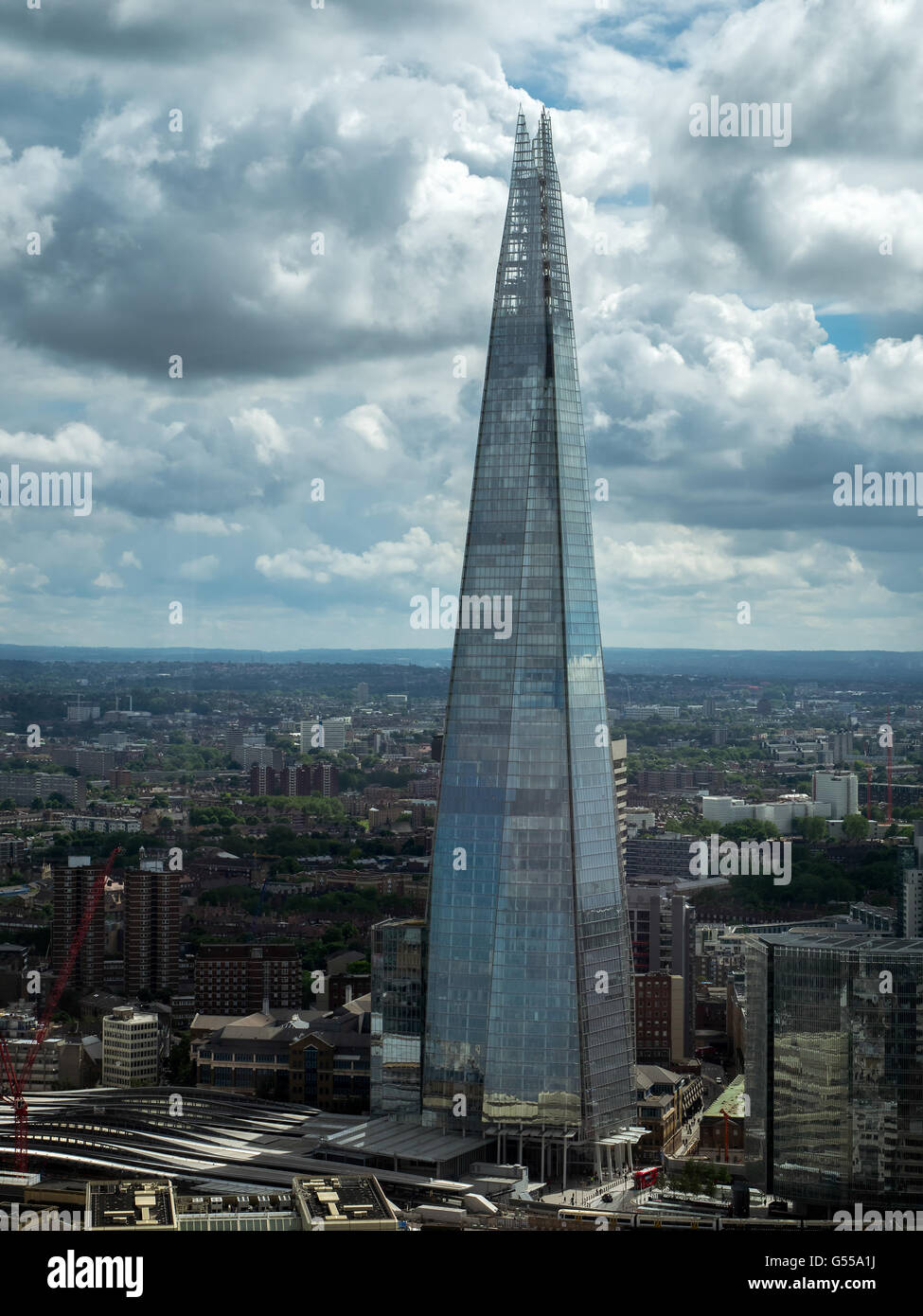 Top shard building with blue sky hi-res stock photography and images ...