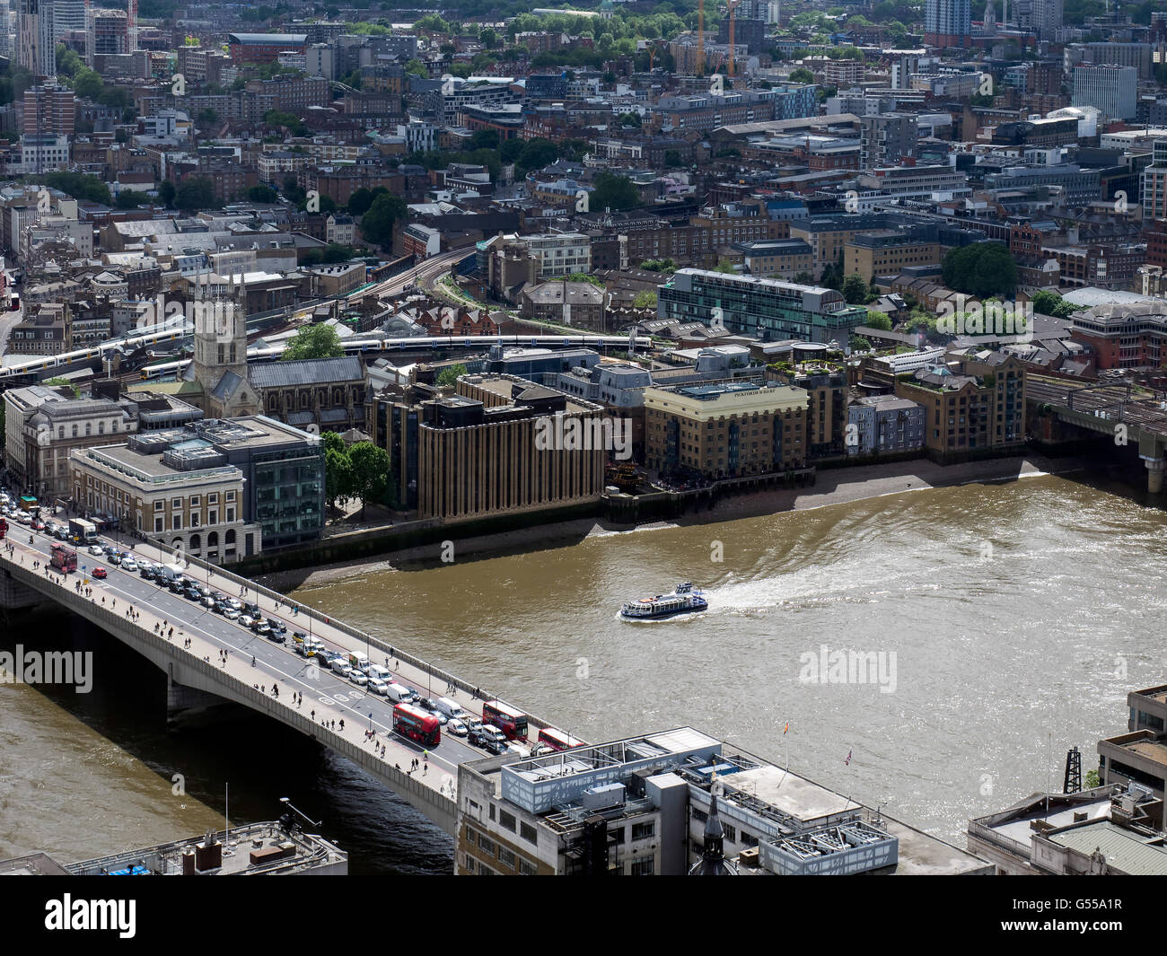 Commuters london bridge aerial hi-res stock photography and images - Alamy