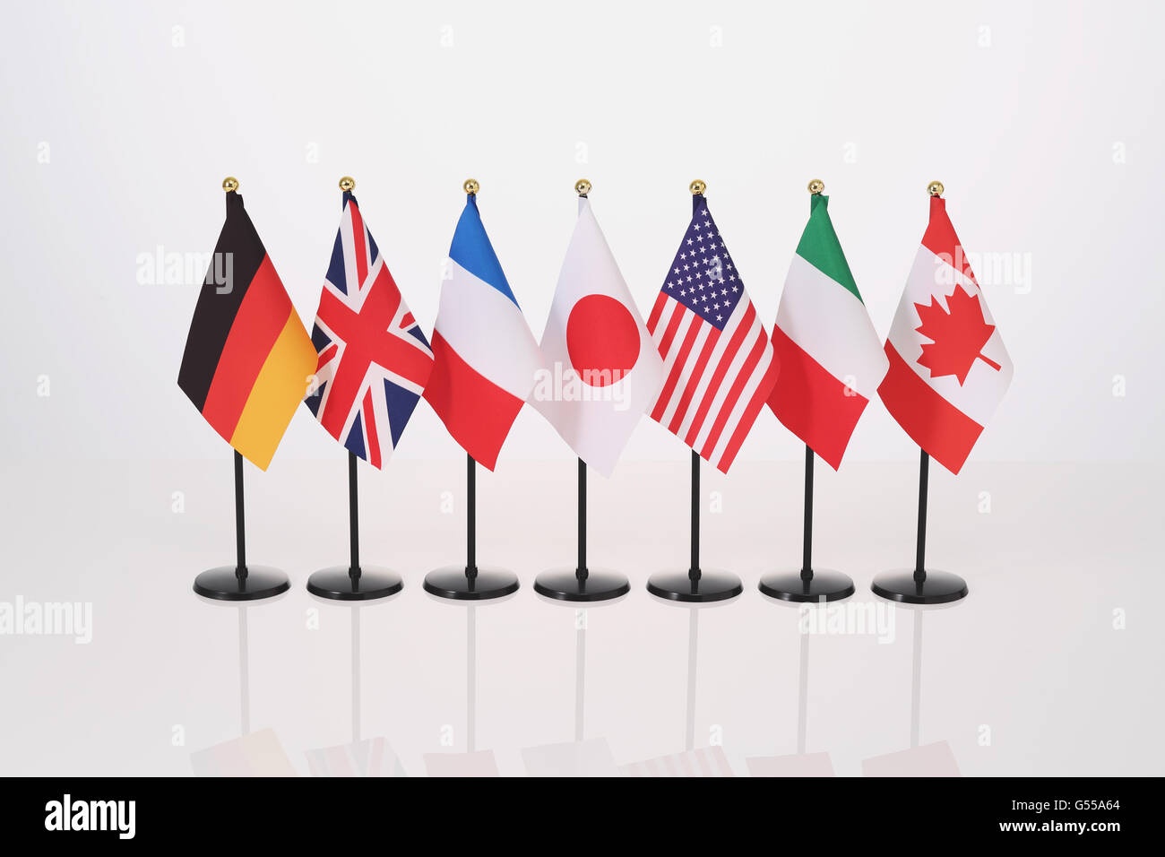 The g7 flags hi-res stock photography and images - Alamy