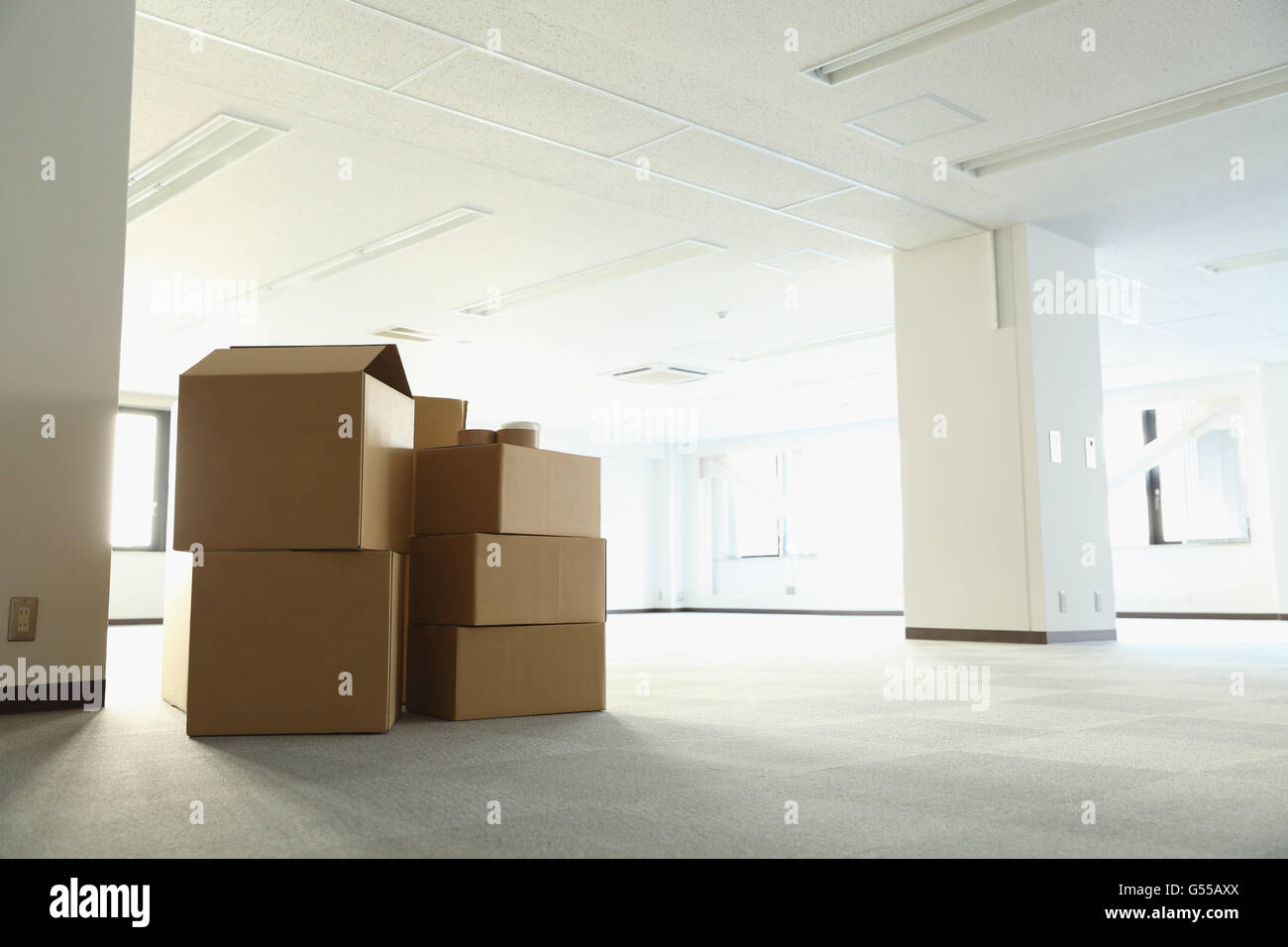 Empty window boxes hi-res stock photography and images - Alamy