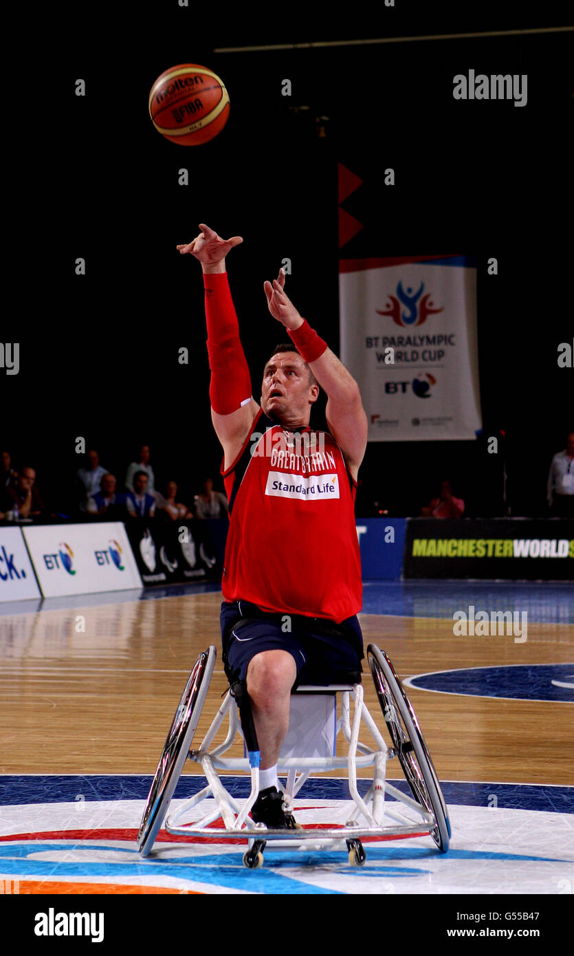 Great Britain's Simon Munn shoots a free throw against the USA during ...