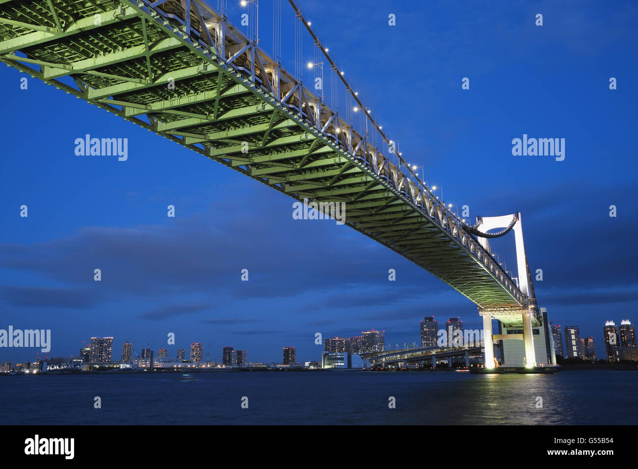 Rainbow bridge tokyo by night hi-res stock photography and images - Alamy