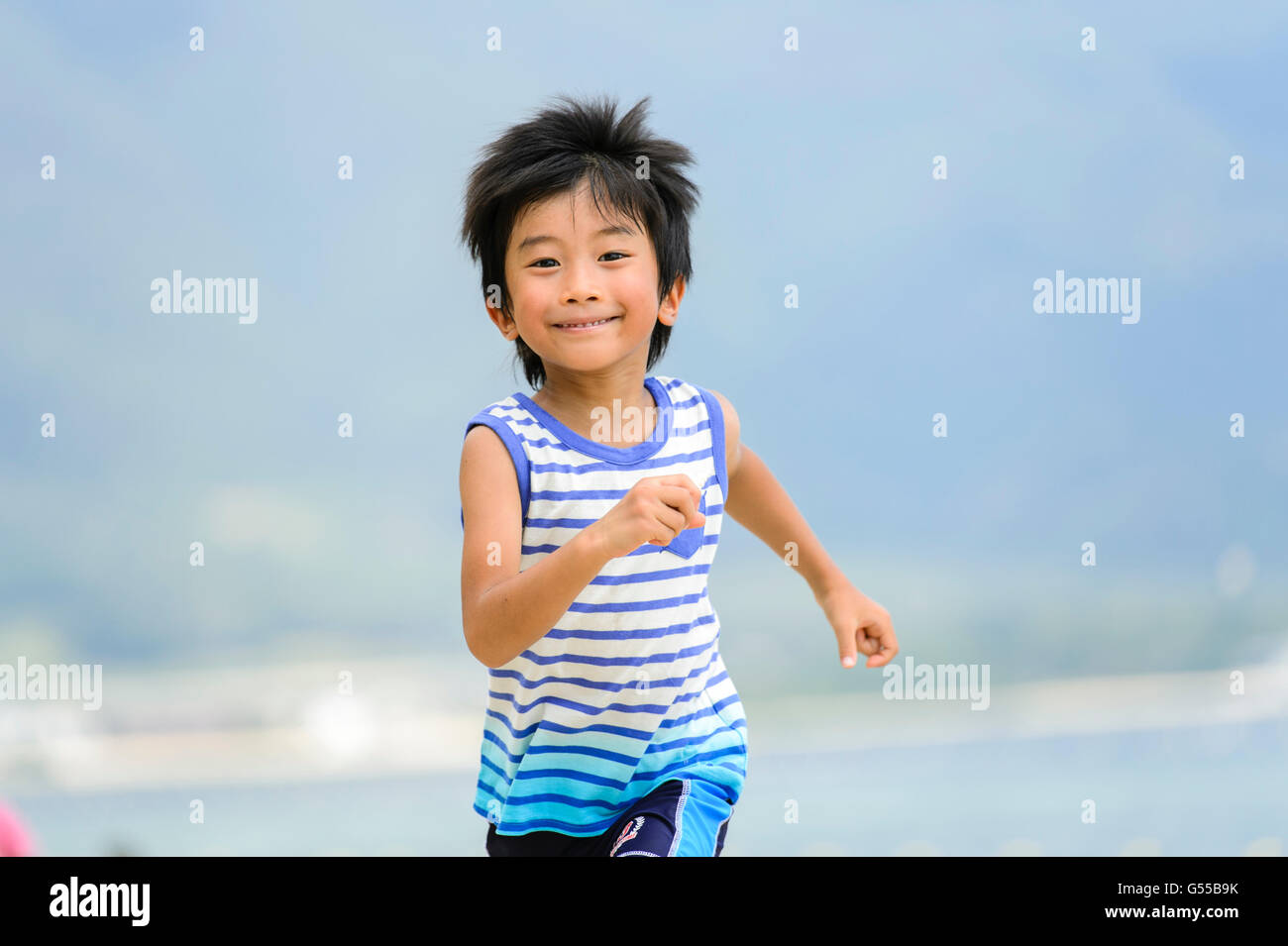 Kid at the beach hi-res stock photography and images - Alamy