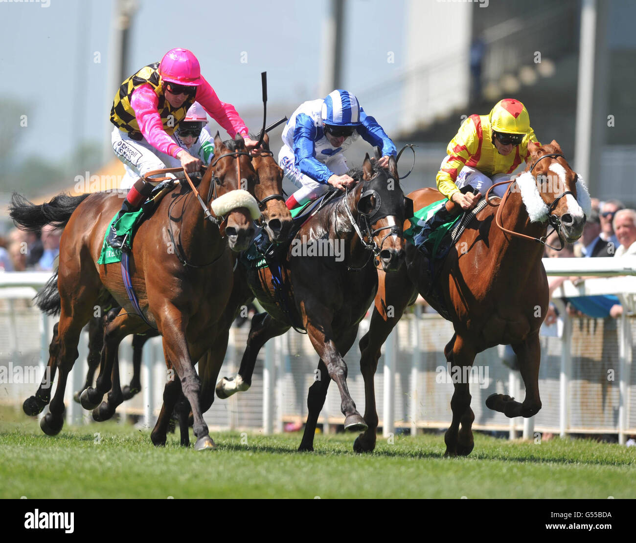 Abu dhabi irish guineas festival hi-res stock photography and images ...
