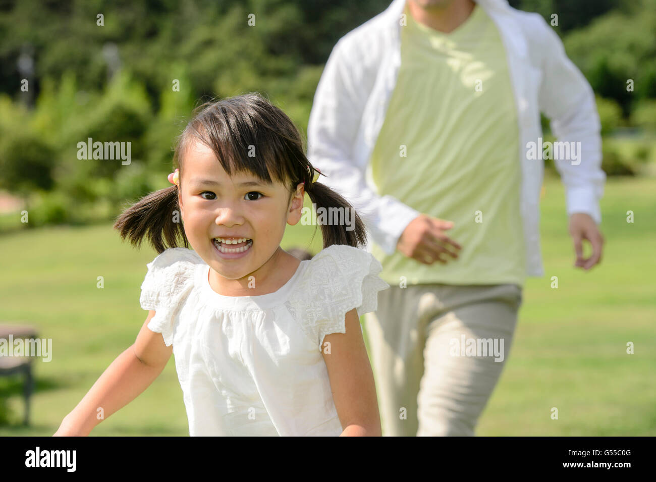 Running to dad hi-res stock photography and images - Alamy